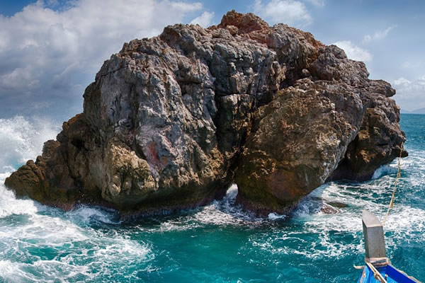 Hin Bai dive site- also known as Sail Rock.